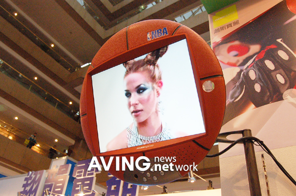 Hannspree with fasionable and colorful TVs and Speakers