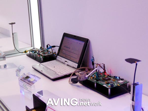 Ultra Wide Band chipset that transfers 1GB data in less than 30s
