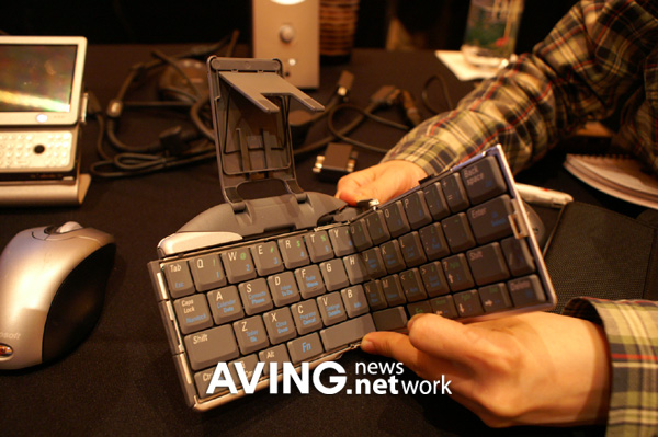 OQO ultra personal computer O1+