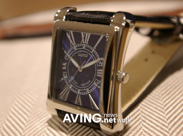 A Crown Shape Lloyd Wrist Watch