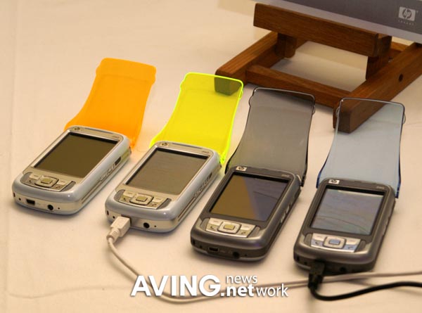 HP debuts iPAQ rw6800 Multimedia Messenger Series