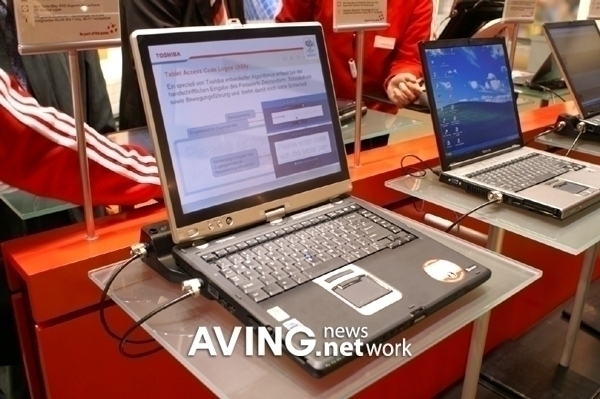 Toshiba presented a tablet notebook ‘Tecra M4’ at CeBIT 2006