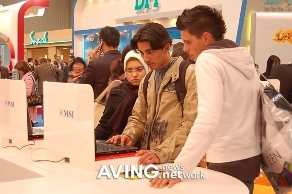 MSI presented a solar laptop and solar MP3P at CeBIT 2006