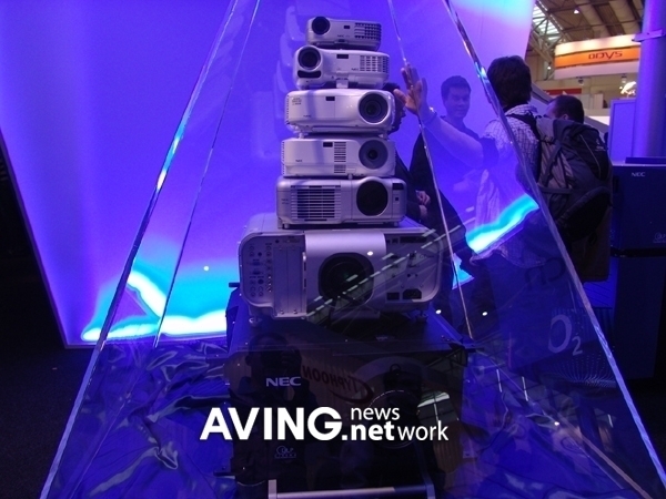 Meet NEC projectors at CeBIT 2006 1 - 'projector tower'