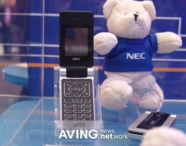 NEC presented Slim Phone 'e959' at CeBIT2006