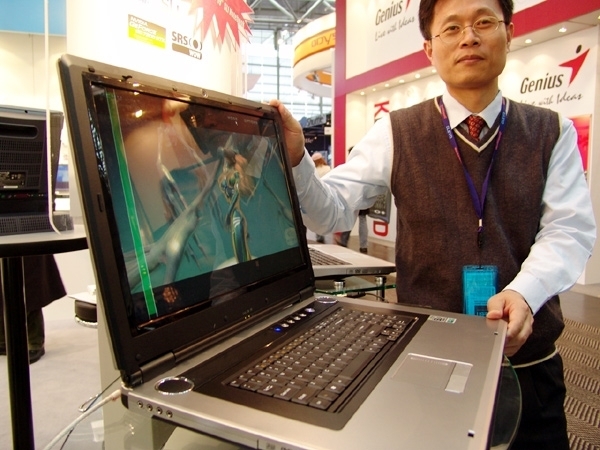 CLEVO presented 19inch wide notebook 'M590K' at CeBIT2006