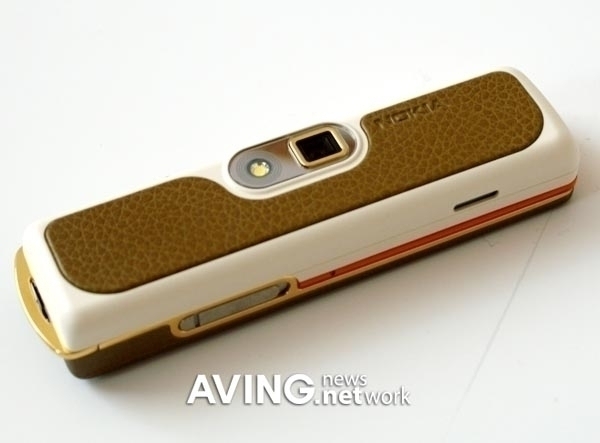 Nokia fashion phone 7380 -L’Amour Collection with a mirror display