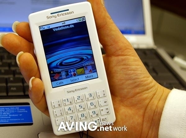 Sony Ericsson M600i with dual functional keypad & touch screen