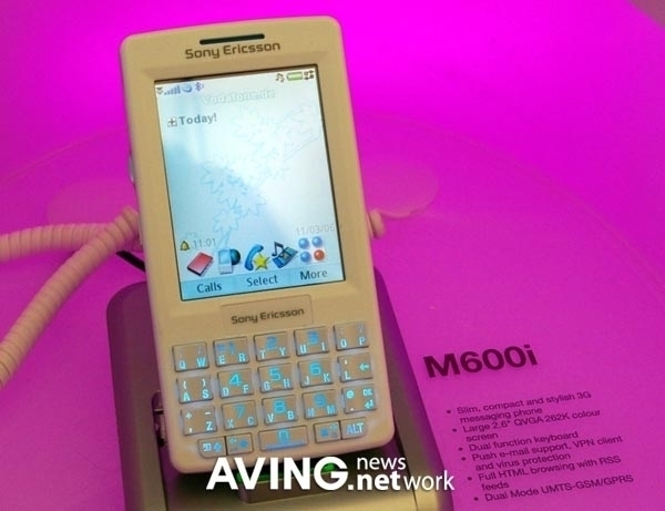 Sony Ericsson M600i with dual functional keypad & touch screen