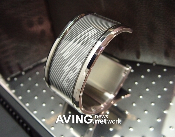 SEIKO limited edition e-ink future watch 'Spectrum'