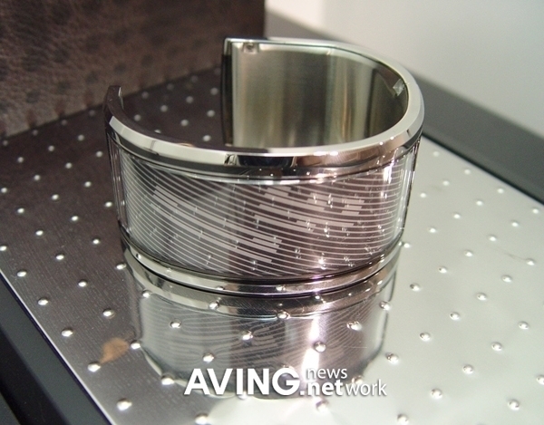 SEIKO limited edition e-ink future watch 'Spectrum'