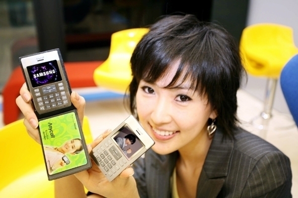 Samsung unveils its new ultra-slim platinum card phone 'SCH-V870' for ...