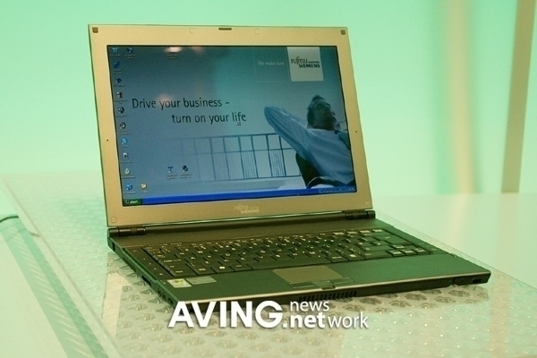 Fujitsu-Siemens 18.2 mm thick & 985g lightweight notebook 'Lifebook Q2010'