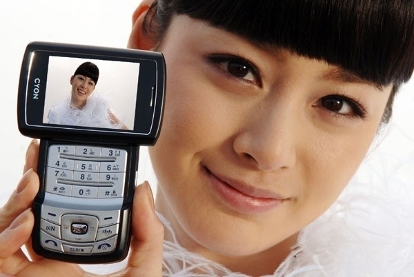 LG unveils 170-viewing angle slim T-DMB phone