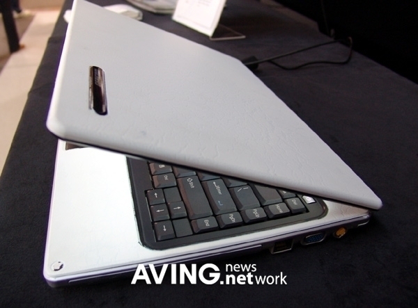 Take a look at Austrian notebook 2-Gericom 'Polo Duo'