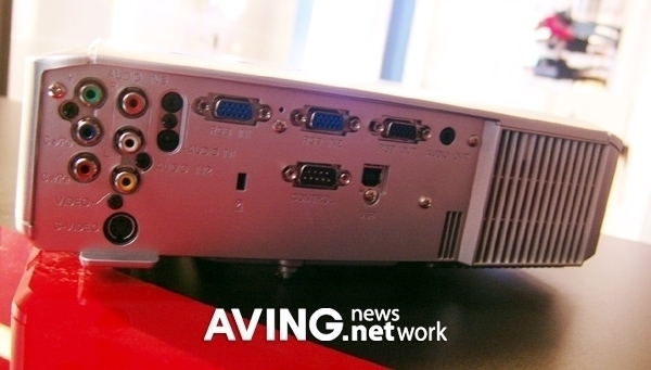 Hitachi office LCD projector 'CP-X260'