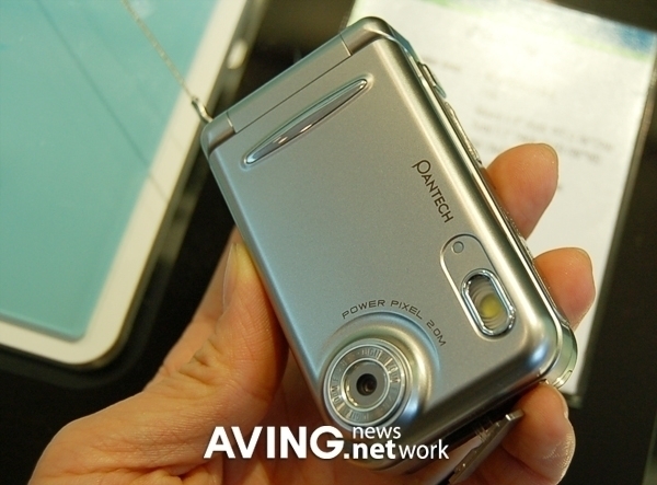 Pantech 2M camera phone PG-6100 really looks like a camera