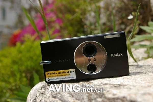 'EasyShare V610' 6M digital camera with Bluetooth connectivity and x10 ...