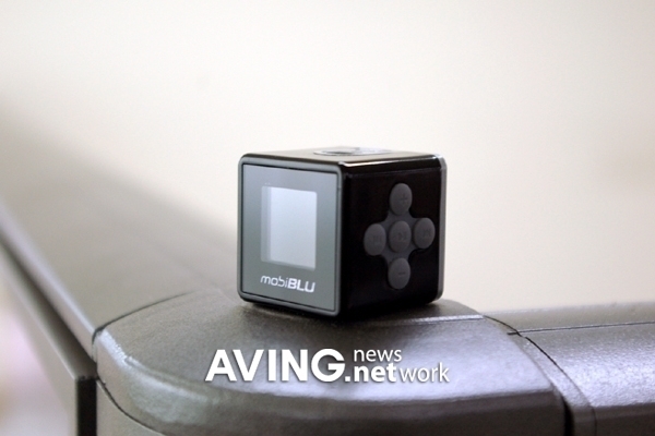 Hyunwon comes up with a new dice MP3P 'Cube 2'