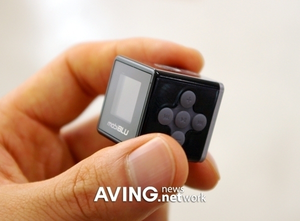 Hyunwon comes up with a new dice MP3P 'Cube 2'