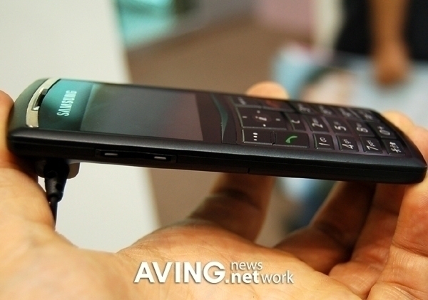 Samsung presents the world-thinnest 6.8mm ultra slim phone 'SGH-X820'