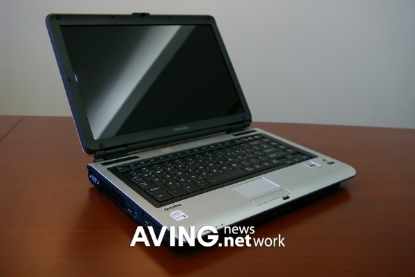 Toshiba presents a new notebook computer 'Satellite M100' with orange color