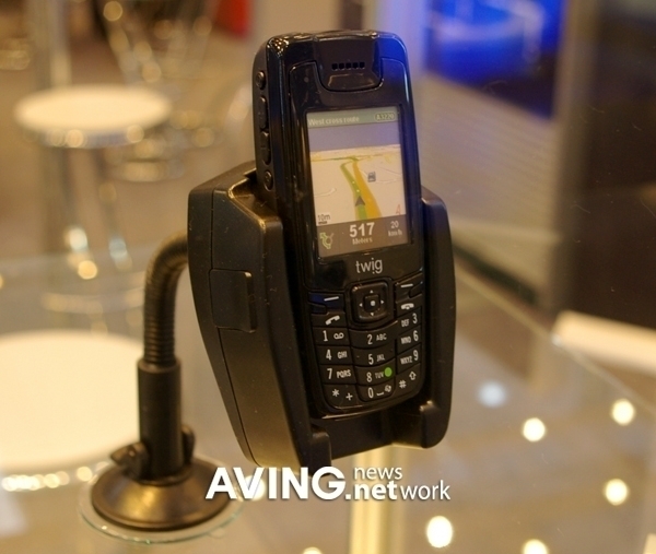 BENEFON presented its new GSM navigation phone 'Twig'