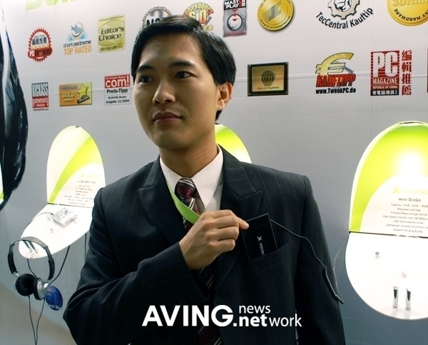 X-MICRO to present a card-size 30GB storage 'mini DisGo'