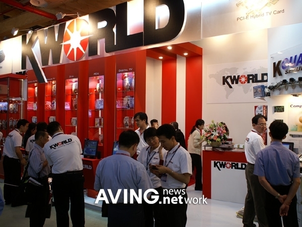 KWorld showcased small but full-function hybrid TV dongles