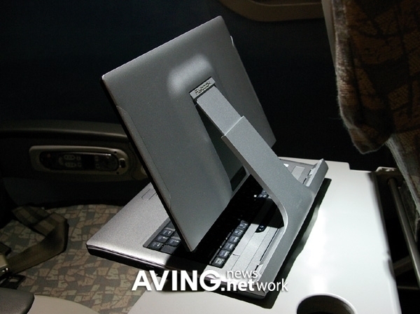 Intel showcased Flybook as a mobile concept PC for the next generation ...
