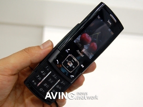 Samsung to present its slim slide-up phone 'SCH-V940' with external touch keys