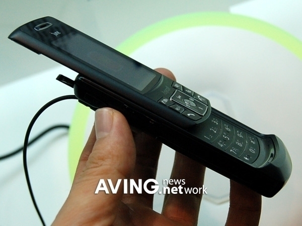 Samsung 13.5mm slim slide S-DMB phone 'SCH-B500'