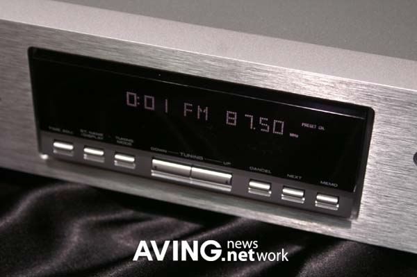 FM/MW/LW radio tuner with programmable 60 presets
