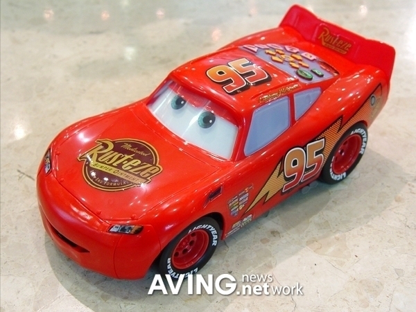 Disney's Pixar Cars Fast-Talkin' Lightning McQueen Interactive Car