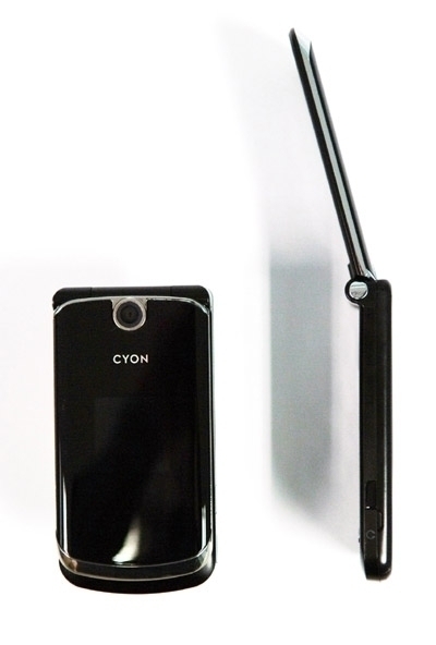 LG to unveil its new slim clamshell business handset