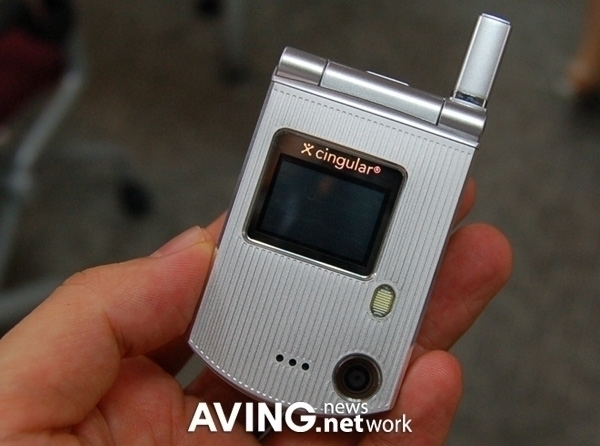 World-smallest clamshell camera phone 'PG-C300'