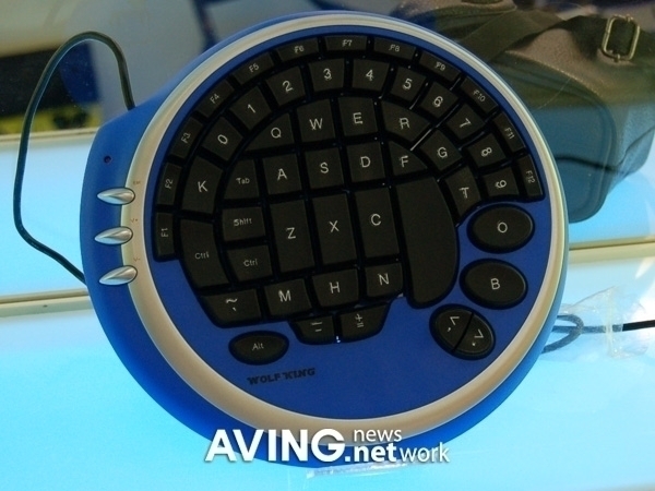 Round-shape keyboard for shooting game 'Wolfking warrior'