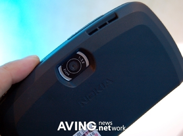 Nokia wide screen smart phone featuring handwriting recognition