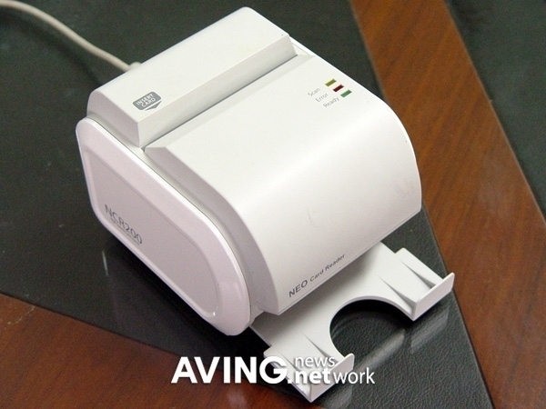 Business card scanner capable of recognizing 2-dimensions barcode