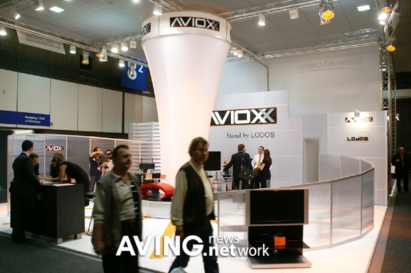 AVIOX to present 'AX V01' with triangle design