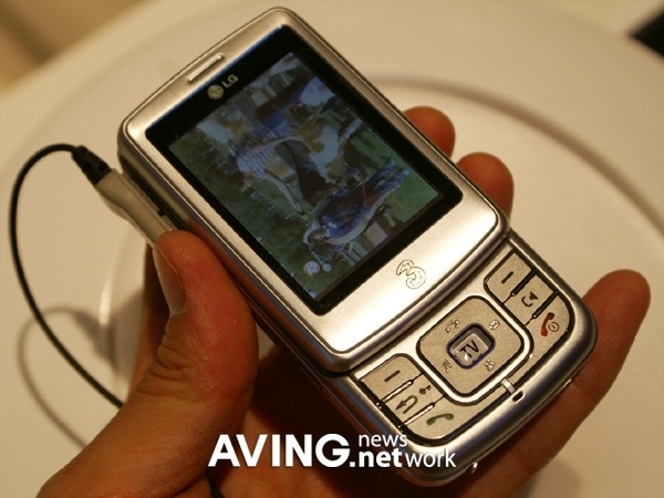 LG to present DVB-H mobile TV phone 'U900'