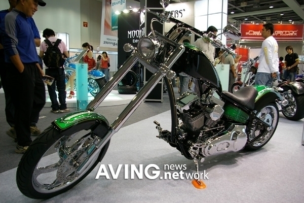 Moon Chopper's Custom Bike (1)