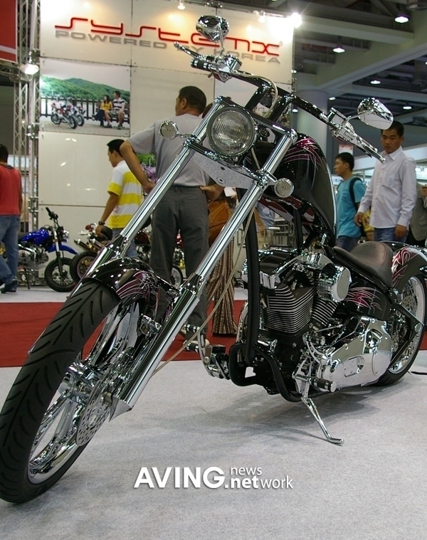 Moon Chopper's Custom Bike (2)