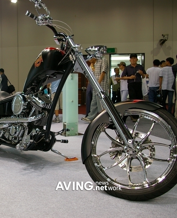 Moon Chopper's Custom Bike (2)