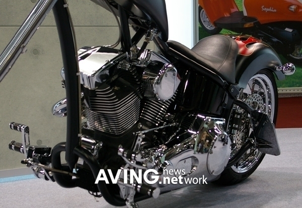 Moon Chopper's Custom Bike (2)