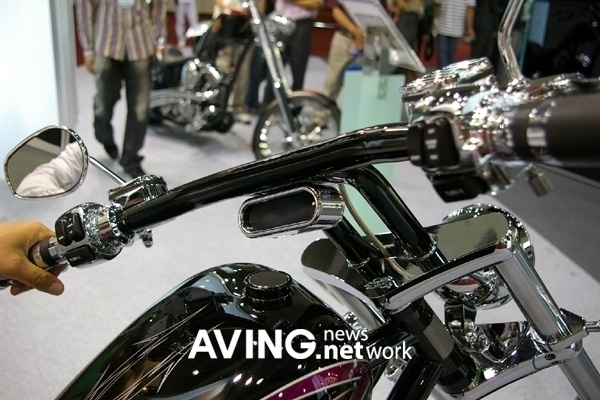 Moon Chopper's Custom Bike (2)