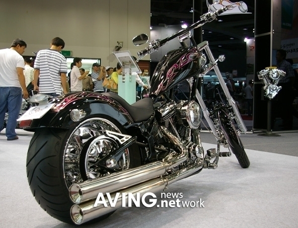 Moon Chopper's Custom Bike (2)