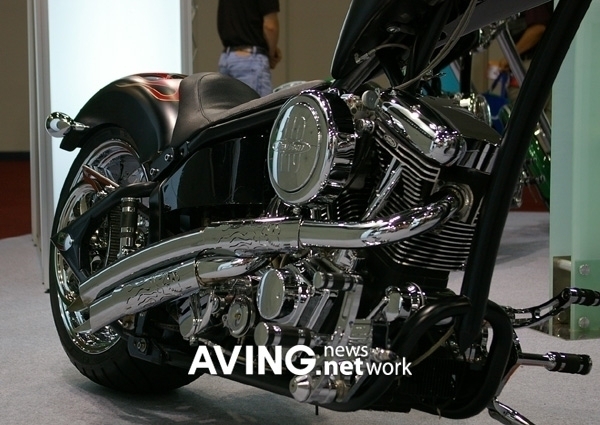 Moon Chopper's Custom Bike (2)