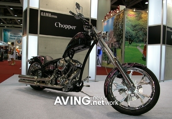 Moon Chopper's Custom Bike (2)