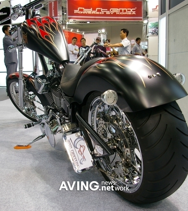 Moon Chopper's Custom Bike (2)